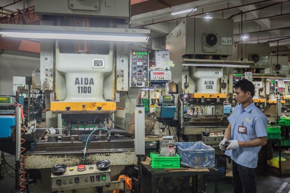 Aida 110 tons progressive press